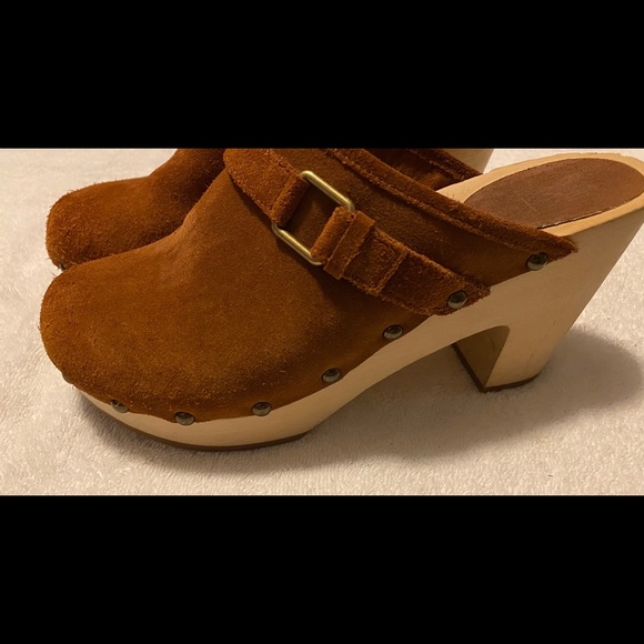 ABM | Shoes | Almost Brand New Super Stylish Clogs Size 6 Box 4 | Poshmark